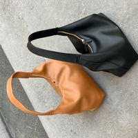 Mandu Shoulder bag